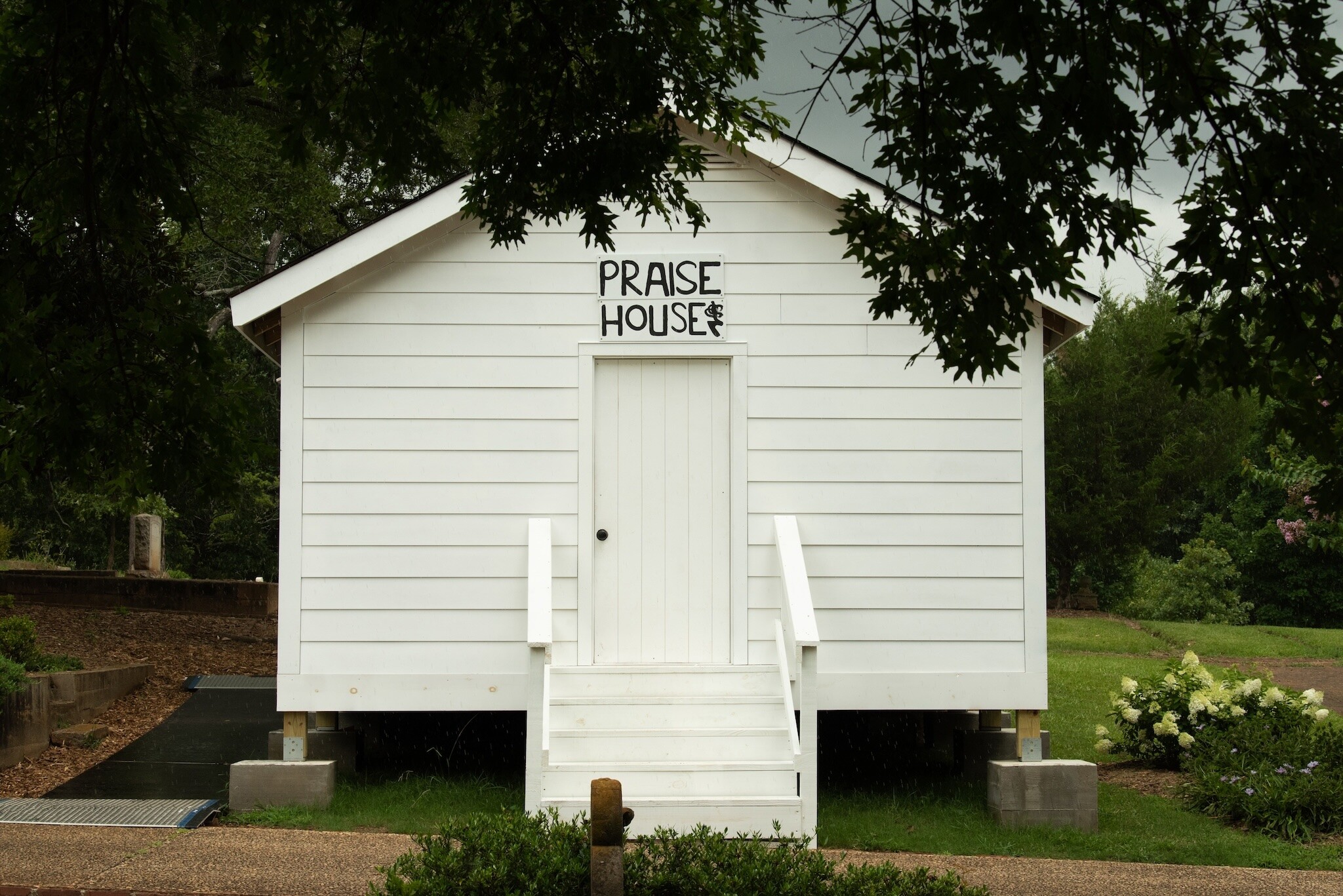 Help to bring the Praise House to South-View Cemetery