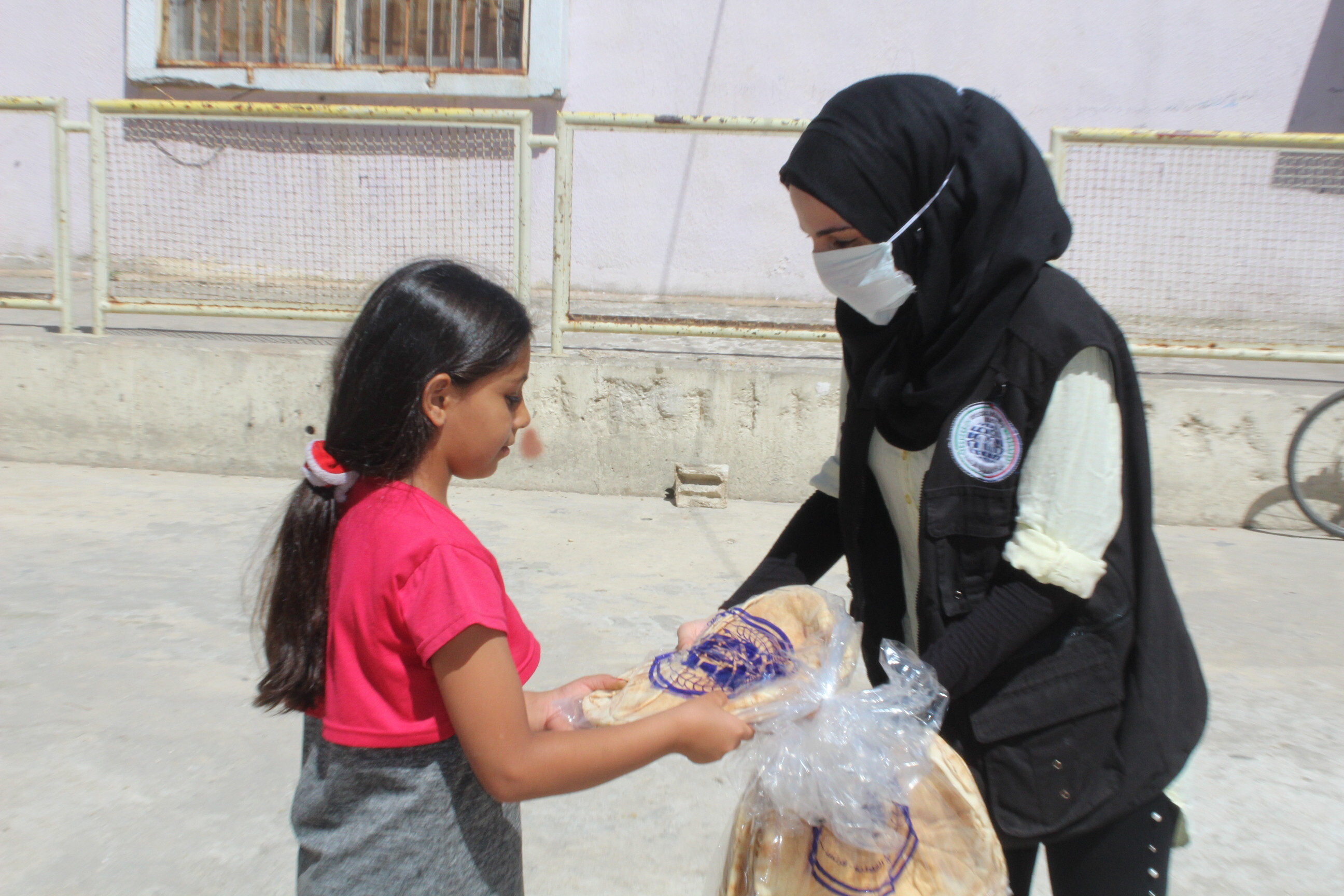 Gaza Food Aid (Bread and Hot Meals)